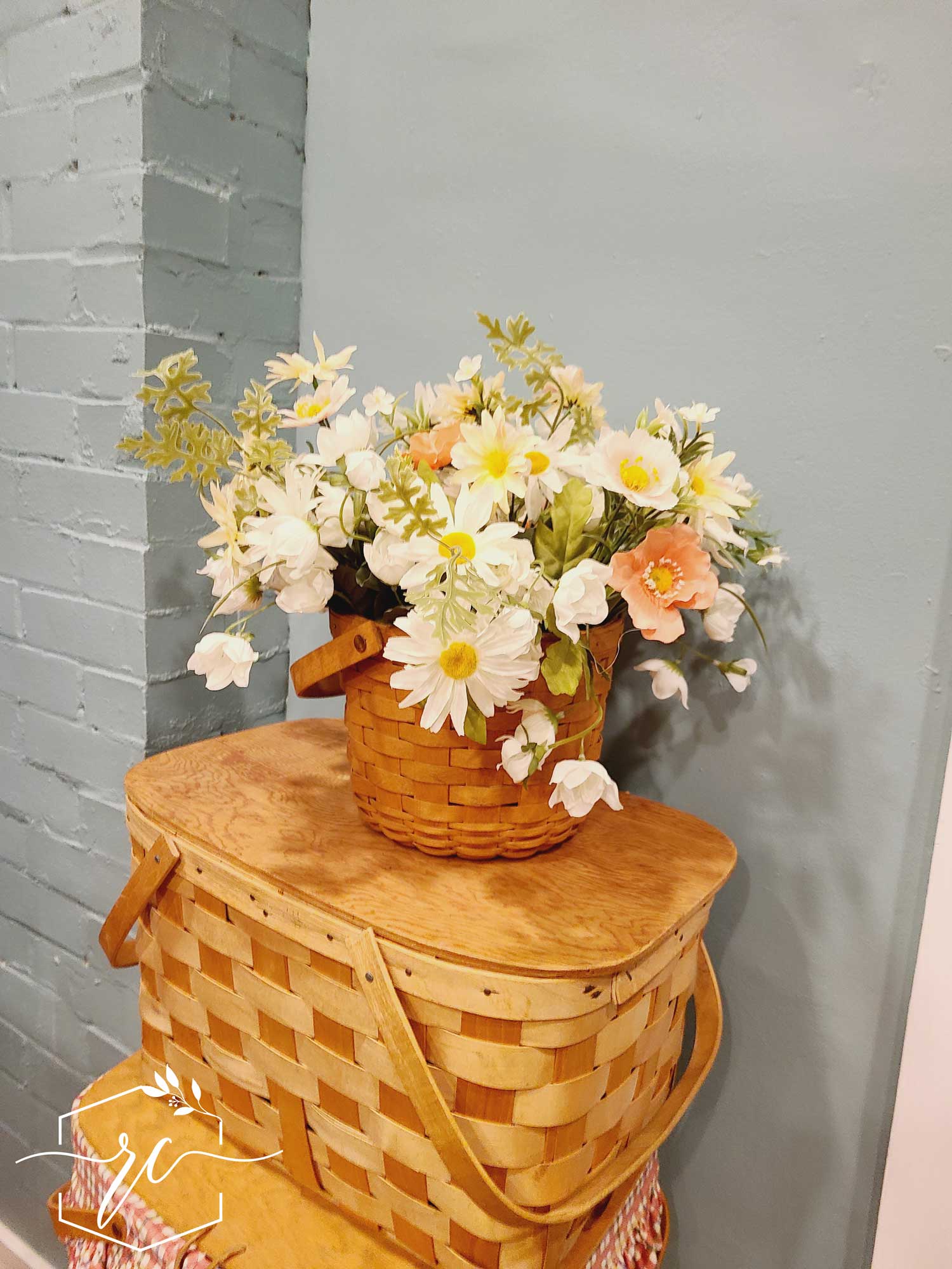 Easy Spring Flower Arrangement with Faux Flowers | Raspberry Creative, LLC